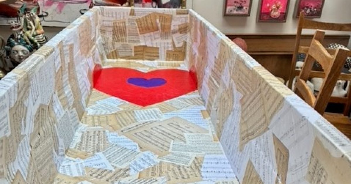 How to personalise a cardboard coffin – Poppy's Blog – Poppy's Funerals