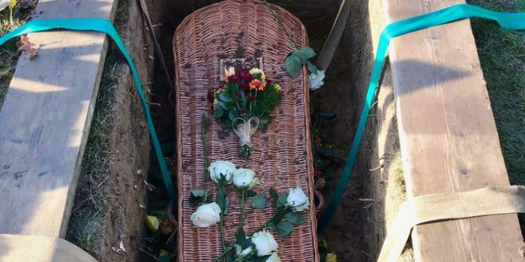 How to carry and lower a coffin – Poppy's Blog – Poppy's Funerals